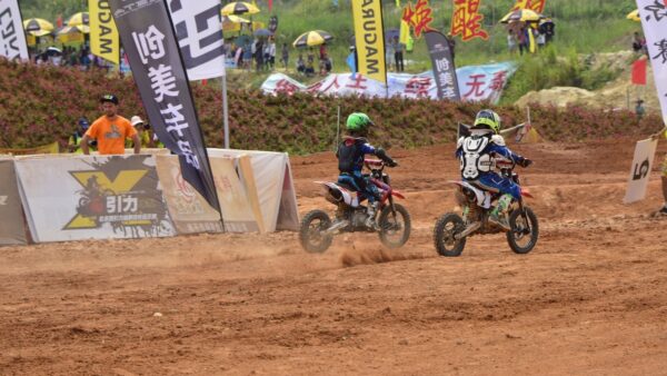 Which Dirt Bike Size Do You Need? Dirt Bike Size Guide - Bosuer