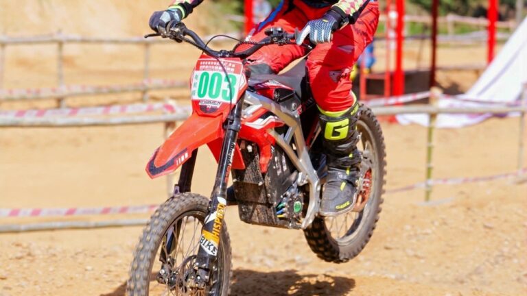 What is Motocross? A Beginner's Guide to the Sport - Bosuer